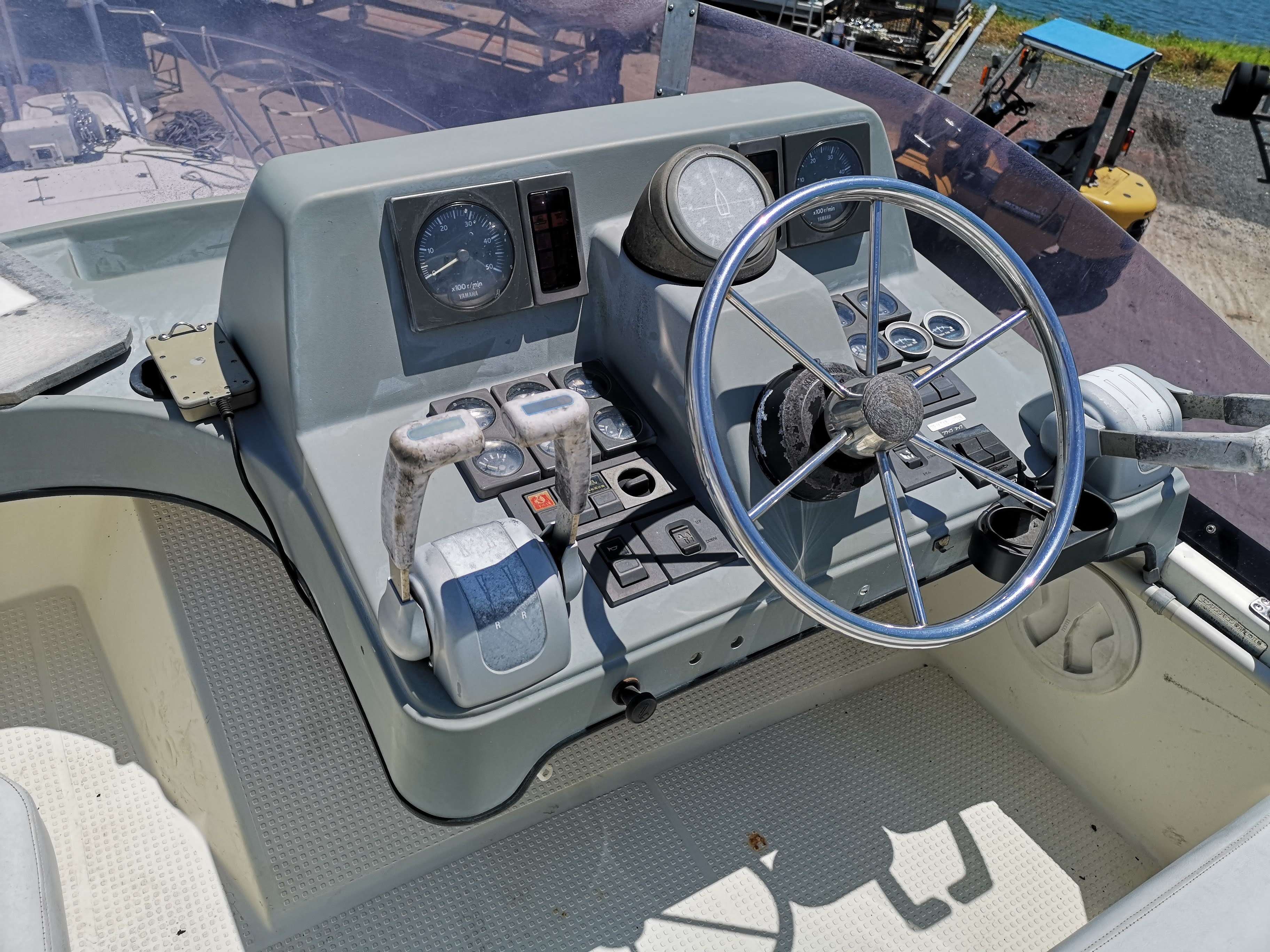 YAMAHA PC-27 II (PACIFIC CRUISER 27 II) STERN DRIVE Used Boat for Sale ...