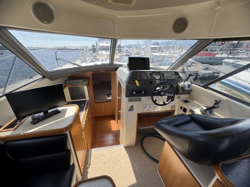 YAMAHA PC-31 (PACIFIC CRUISER 31) STERN DRIVE Used Boat for Sale in ...